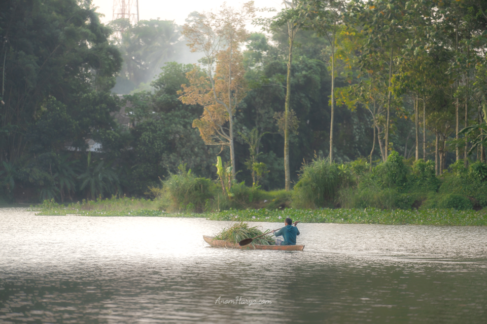 Aktivitas nelayan di Waduk Selorejo Malang – Anom Harya